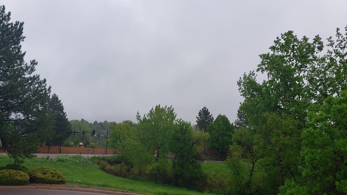 Día mayormente nublado con algunas lluvias y temperaturas en el rango ...