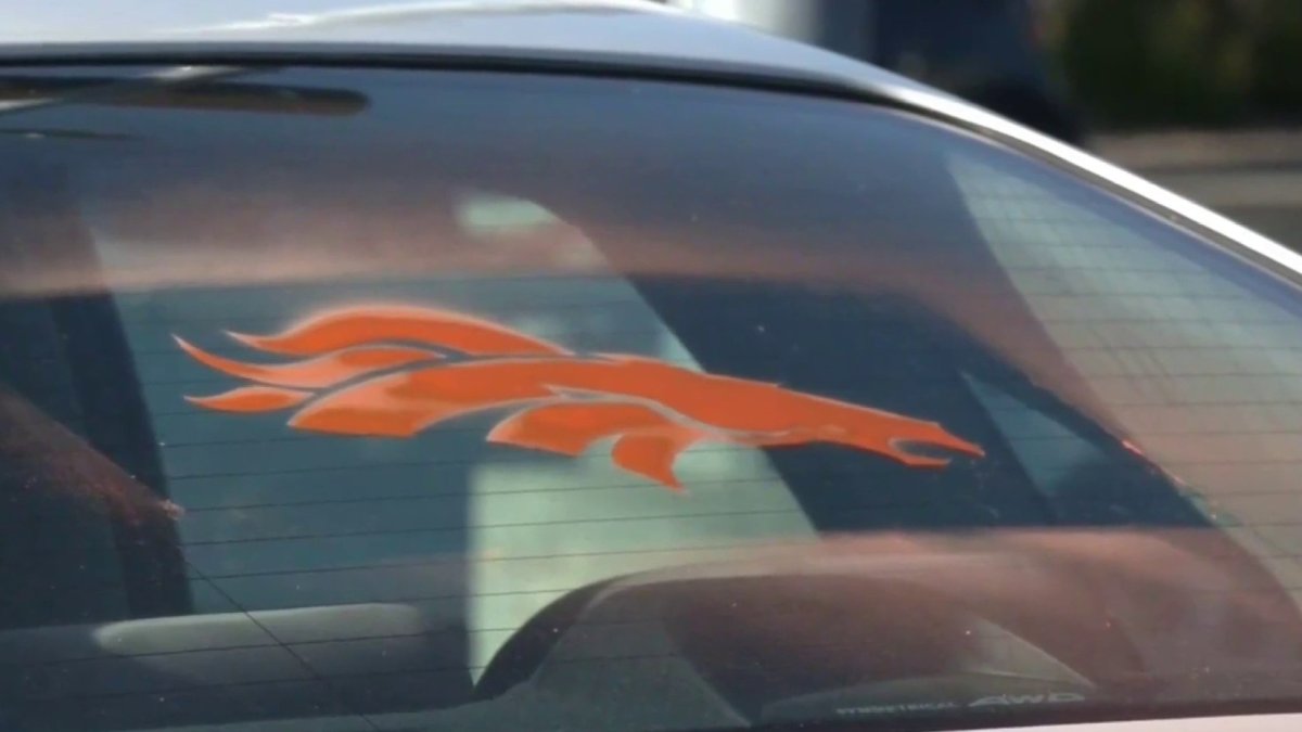 Escudo de los Broncos: de la cancha a las calles, la fiebre del fútbol ...