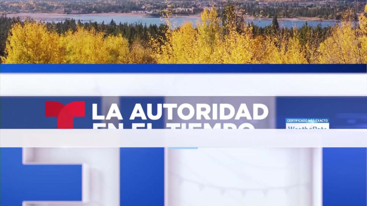 Nieve en las montañas y día frío en el área metropolitana de Denver ...