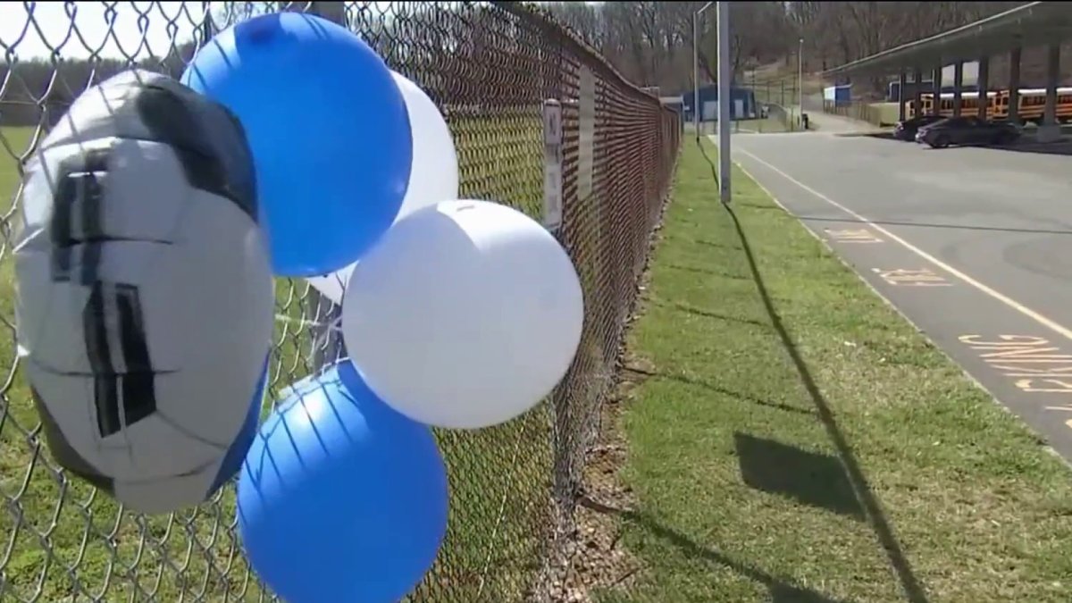Encuentran niño muerto dentro de carro en Sayreville High School ...