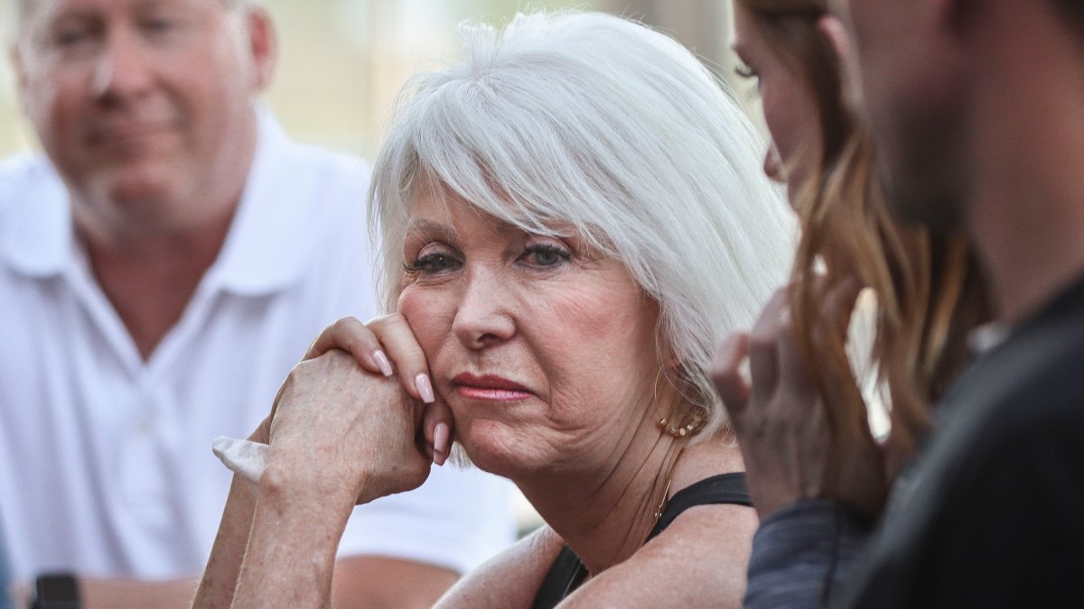 Condenan a Tina Peters a nueve años de cárcel – Telemundo Denver