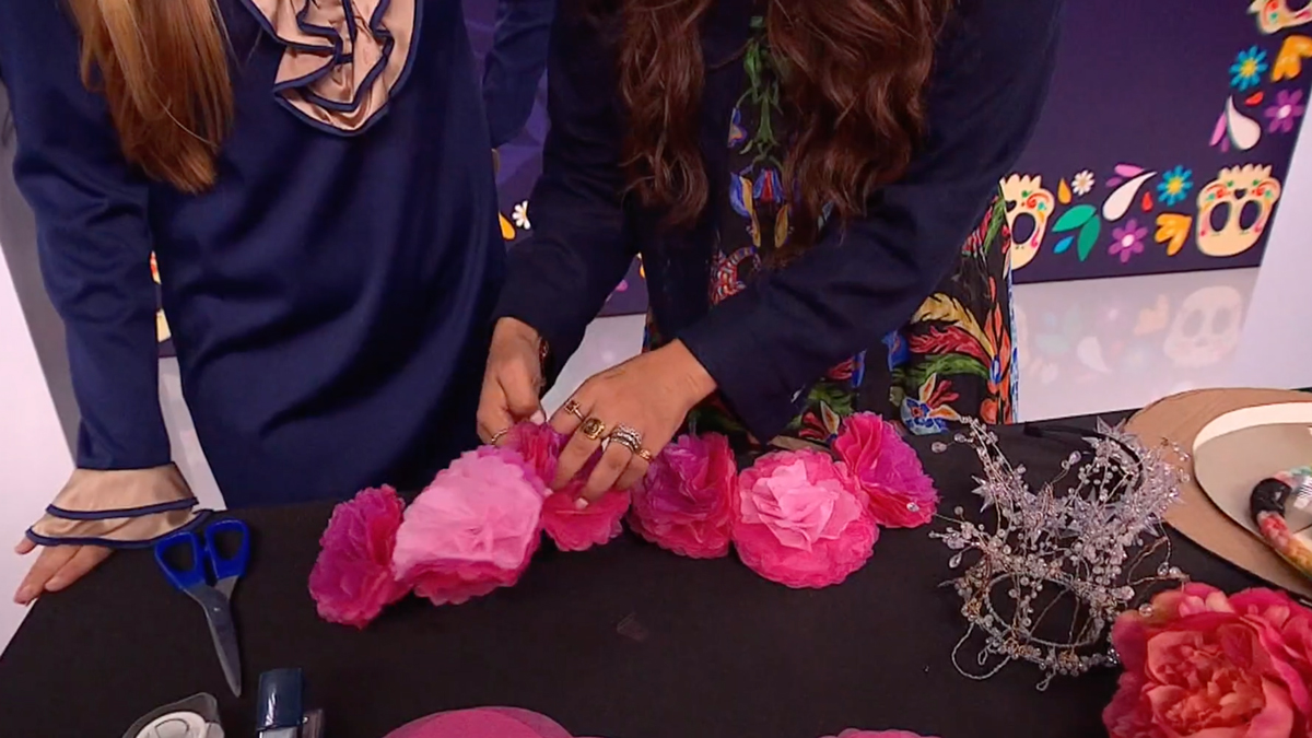 Tutorial: Como hacer una corona de flores para Día de Muertos ...