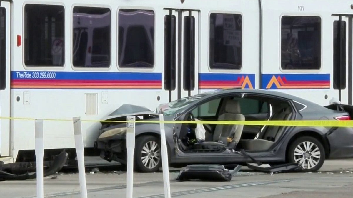 Tiroteo y choque con un tren ligero de RTD en Aurora deja cuatro ...