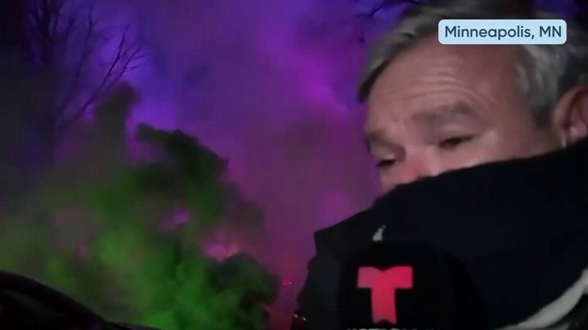 En video: reportero de Telemundo resulta afectado por gases ...